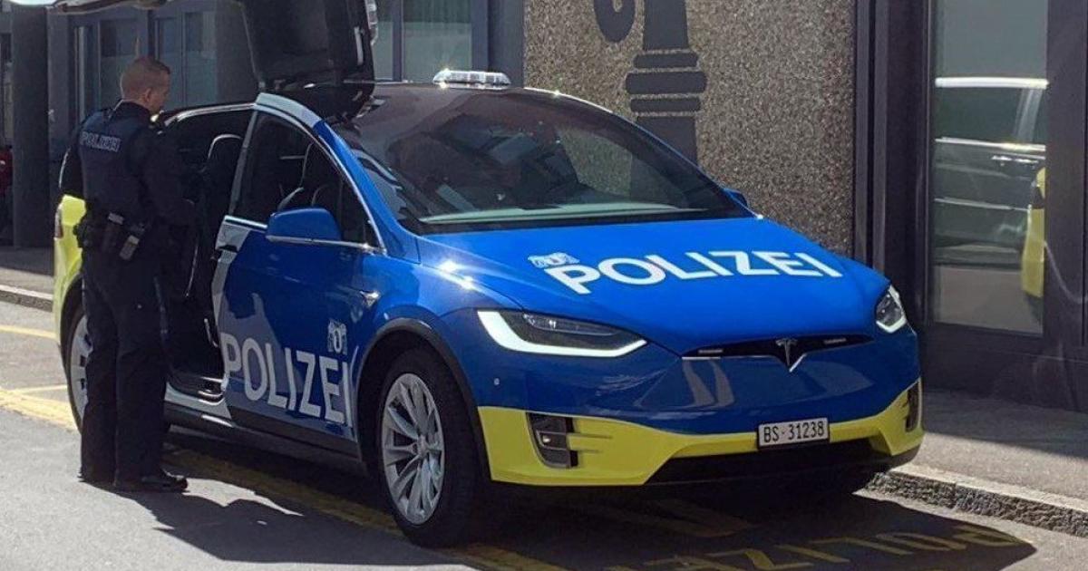 Tesla Model X πήρε η αστυνομία της Ελβετίας...