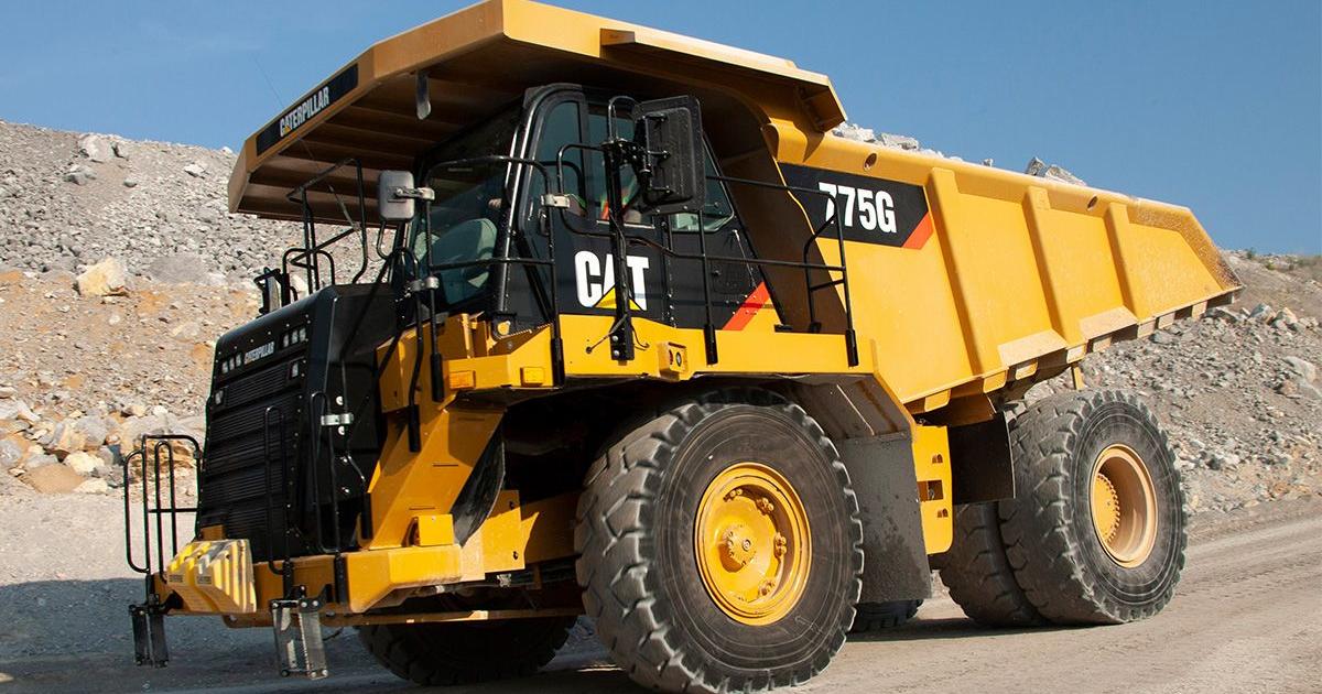 Δύο γιγαντιαία Caterpillar 775G στην Cyfield από την CTC Automotive Ltd